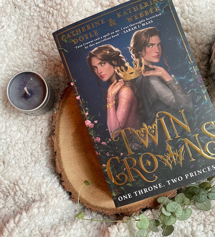 Twin Crowns – C. Doyle & K. Webber - Zon en Maan