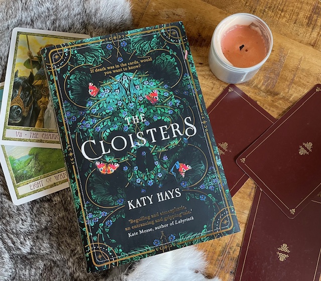 The Cloisters – Katy Hays - Zon en Maan