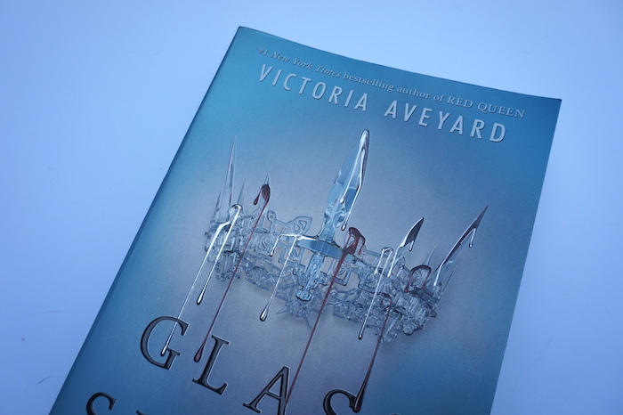 Glass Sword (Red Queen #2) – Victoria Aveyard - Zon en Maan