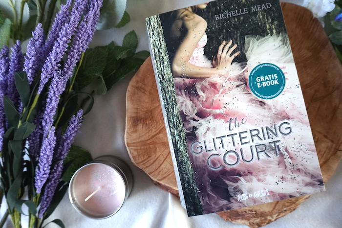 The Glittering Court (The Glittering Court #1) – Richelle Mead - Zon en ...