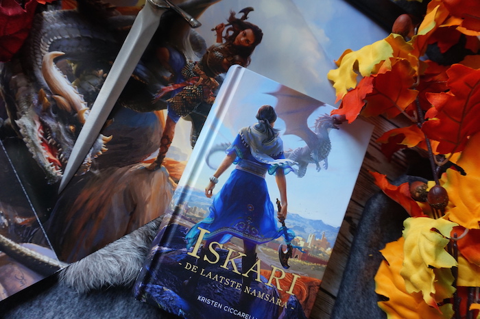 Iskari: de laatste Namsara (Iskari #1) – Kristen Ciccarelli - Zon en Maan