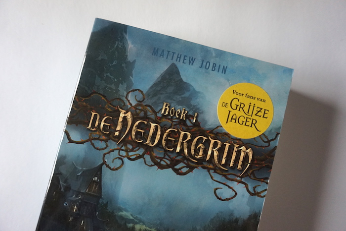 De Nedergrim (De Nedergrim #1) – Matthew Jobin - Zon en Maan