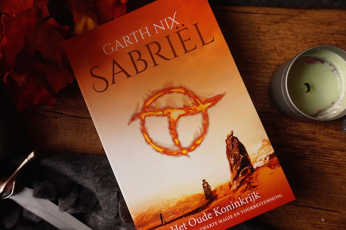 Sabriël (Het oude koninkrijk #1) – Garth Nix - Zon en Maan